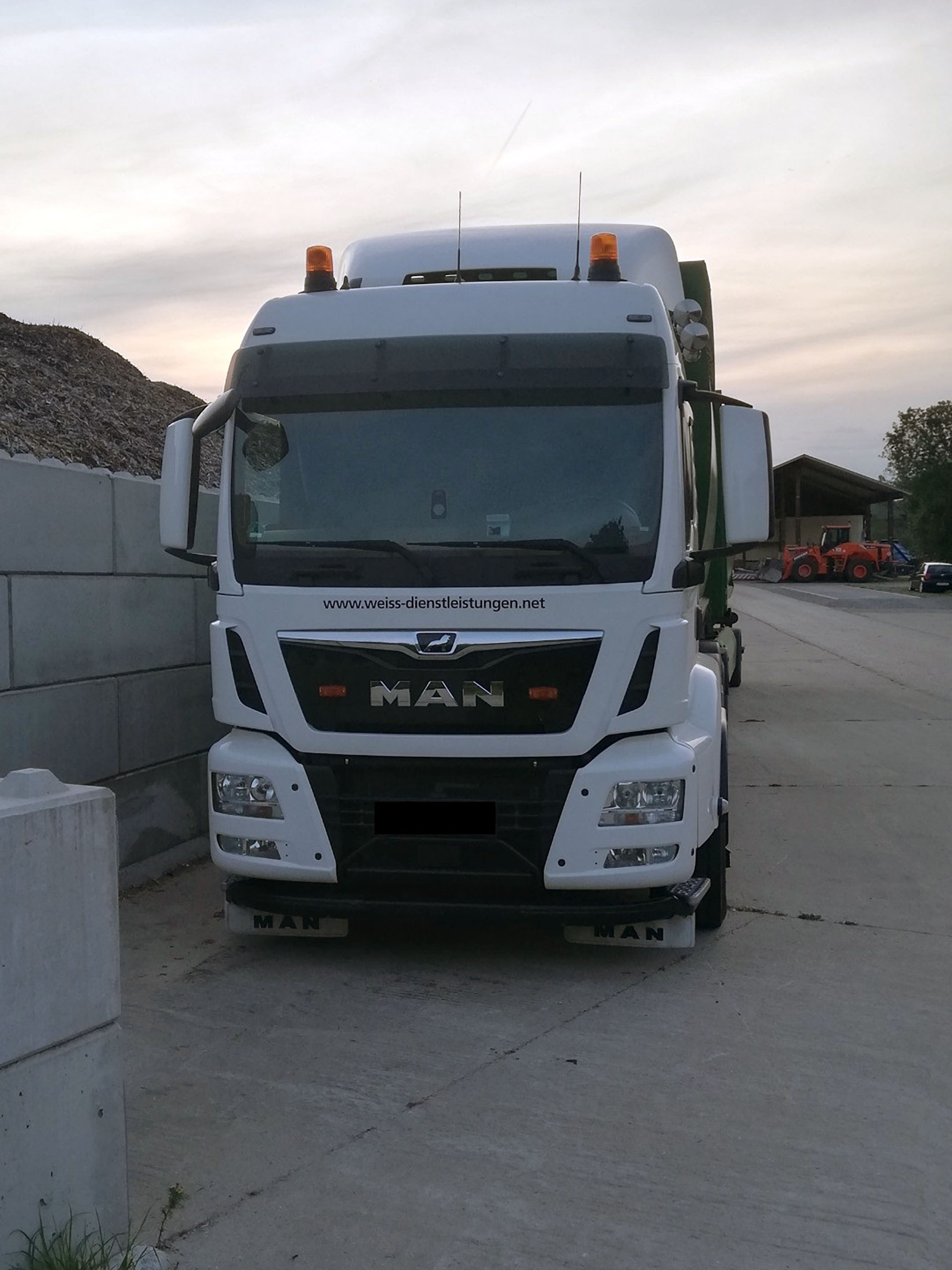 Transport - Weiß Dienstleistungs GmbH & Co. KG