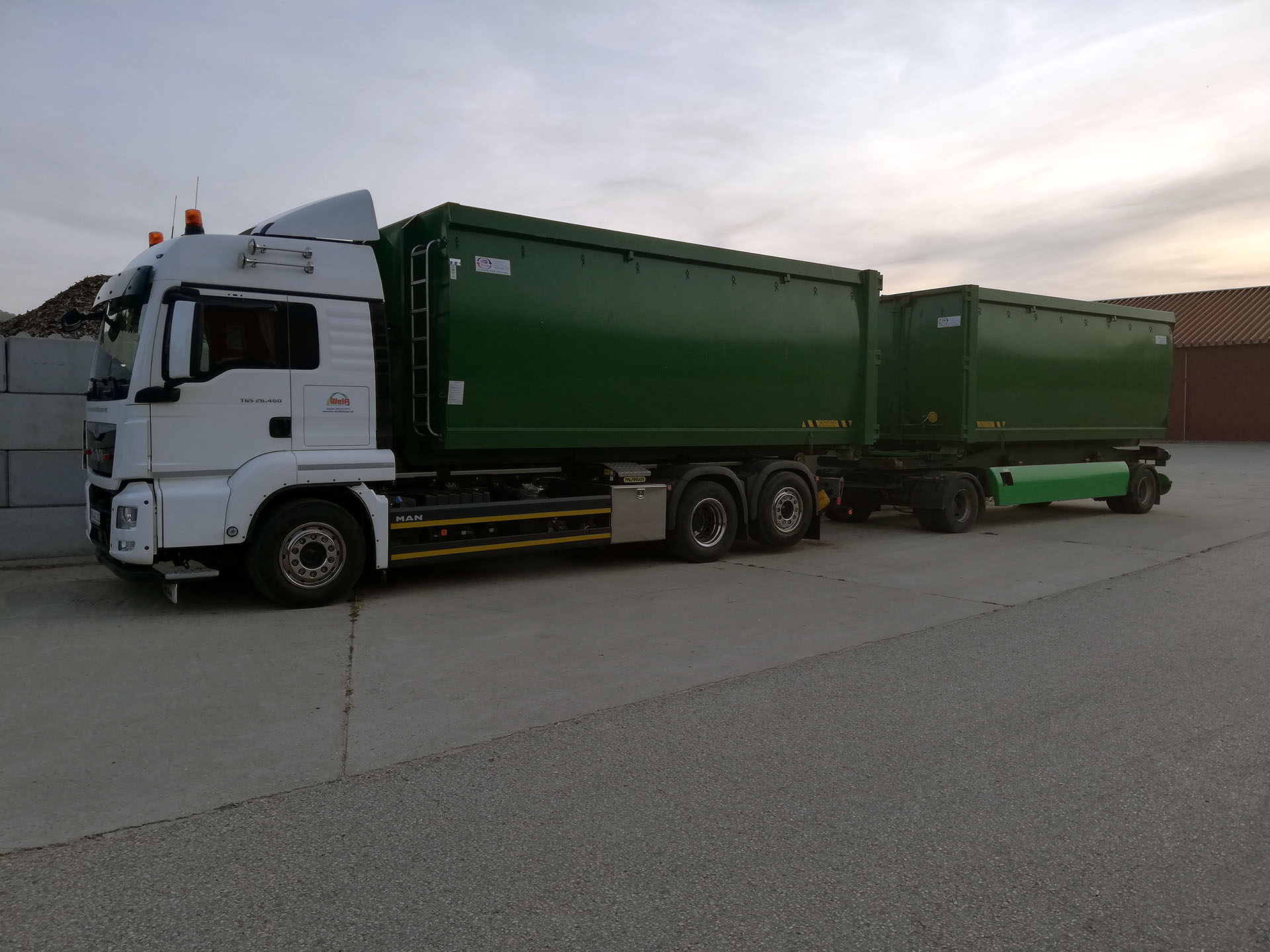 Transport - Weiß Dienstleistungs GmbH & Co. KG